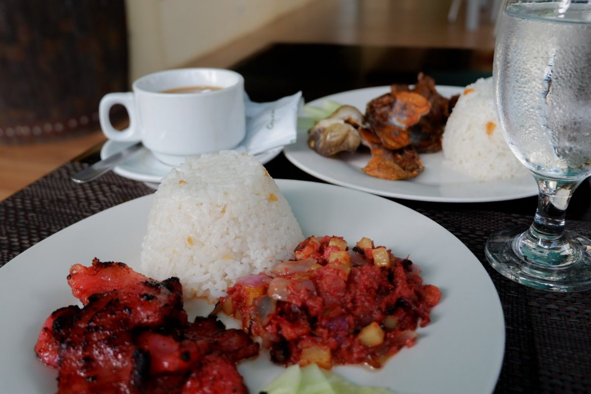 Mon's Restaurant: "Dine Under The Stars" - The Adventuress