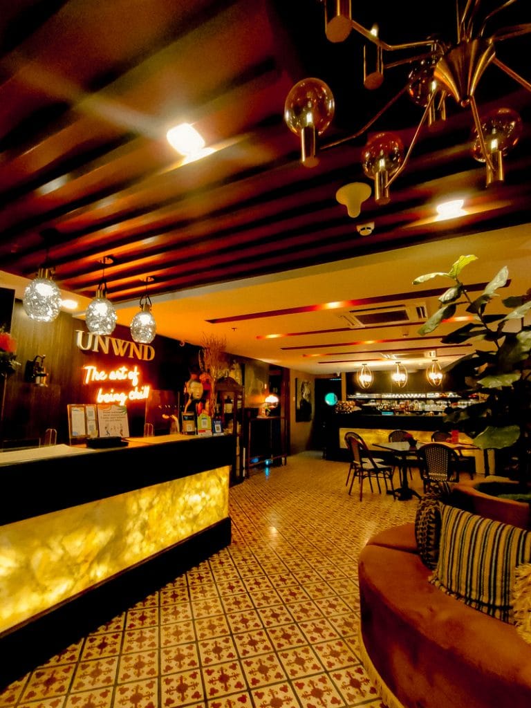 UNWND LUX HOSTEL: A Luxurious Chilling Spot in Makati, Philippines
